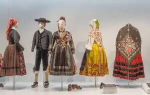 Overzicht traditionele klederdracht in de zeventien Spaanse regio’s